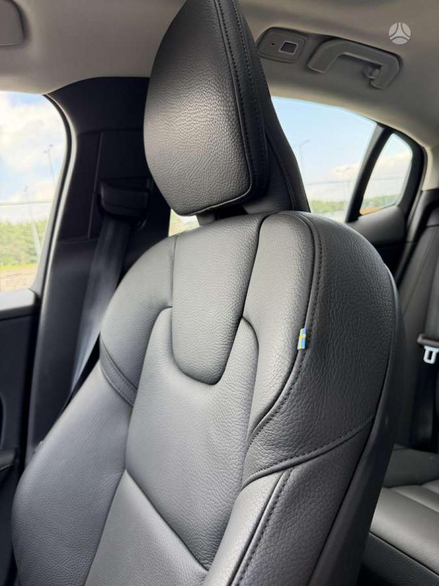 Grey Volvo S60 2025 in Vilnius, with an engine capacity of 1.97 L and mileage of 22 thousand km for 30000 €, photo 25 on AUTOMOTO.COM.LV