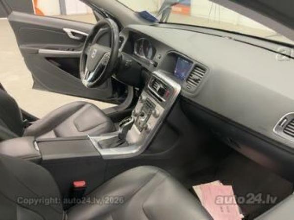 Grey Volvo S60 2018 in Tallinn, with an engine capacity of 2.00 L and mileage of 192 thousand km for 13999 €, photo 8 on AUTOMOTO.COM.LV
