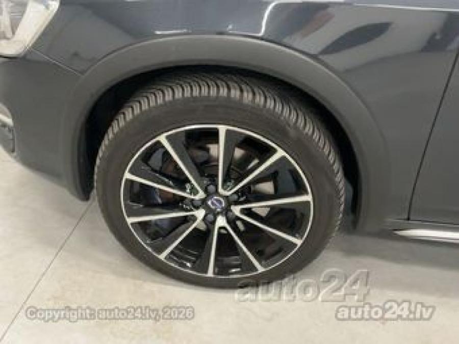 Grey Volvo S60 2018 in Tallinn, with an engine capacity of 2.00 L and mileage of 192 thousand km for 13999 €, photo 13 on AUTOMOTO.COM.LV