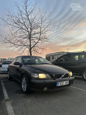 Volvo S60 2001 in Vilnius, with an engine capacity of 2.40 L and mileage of 240 thousand km for 1200 €, photo  on AUTOMOTO.COM.LV