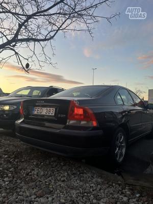 Volvo S60 2001 Viļņa, ar dzinēja tilpumu 2.40 L un nobraukumu 240 tūkst. km par 1200 €, foto 2 vietnē AUTOMOTO.COM.LV