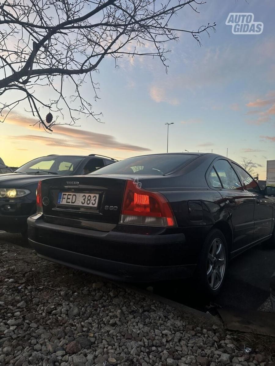 Volvo S60 2001 Viļņa, ar dzinēja tilpumu 2.40 L un nobraukumu 240 tūkst. km par 1200 €, foto 2 vietnē AUTOMOTO.COM.LV