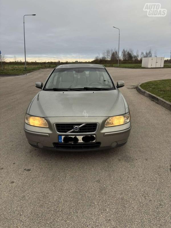 Volvo S60 2006 in Kaunas, with an engine capacity of 2.40 L and mileage of 445 thousand km for 1300 €, photo 1 on AUTOMOTO.COM.LV