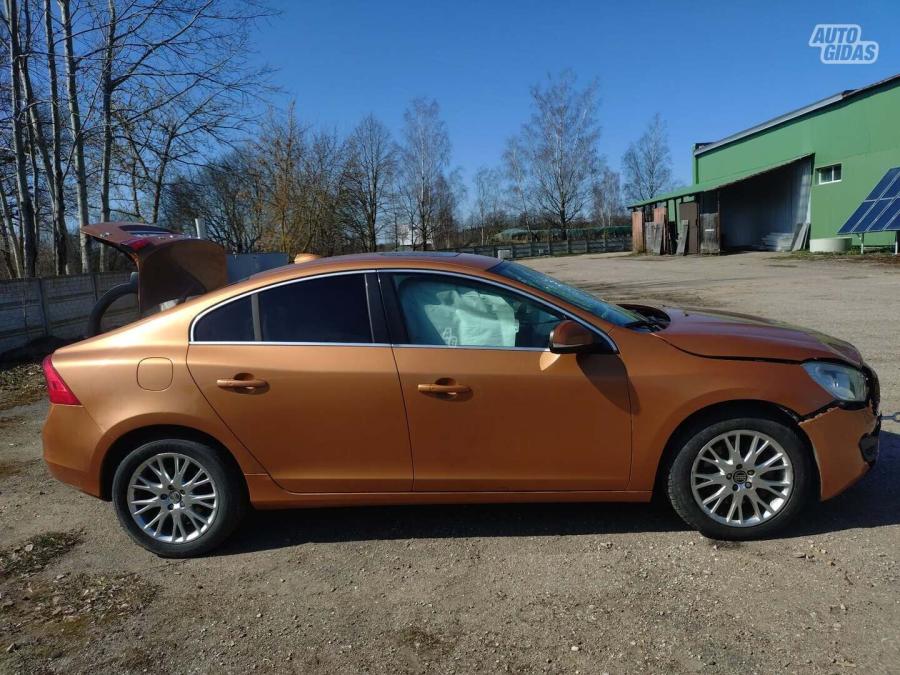 Volvo S60 2011 in Radviliskis, with an engine capacity of 2.50 L and mileage of 184 thousand km for 2800 €, photo 5 on AUTOMOTO.COM.LV