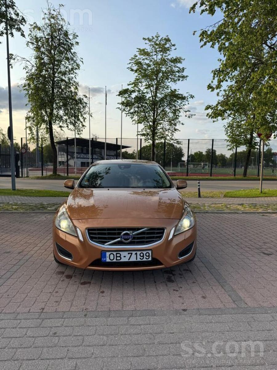 Oranžs Volvo S60 2010 Valmiera, ar dzinēja tilpumu 2.40 L un nobraukumu 292 tūkst. km par 6000 €, foto 1 vietnē AUTOMOTO.COM.LV