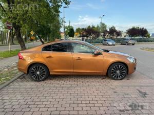Oranžs Volvo S60 2010 Valmiera, ar dzinēja tilpumu 2.40 L un nobraukumu 292 tūkst. km par 6000 €, foto 3 vietnē AUTOMOTO.COM.LV