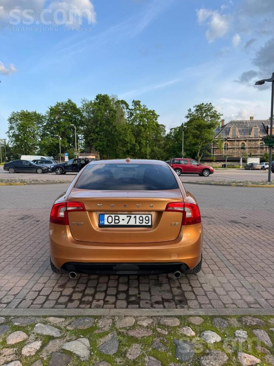 Oranžs Volvo S60 2010 Valmiera, ar dzinēja tilpumu 2.40 L un nobraukumu 292 tūkst. km par 6000 €, foto 4 vietnē AUTOMOTO.COM.LV
