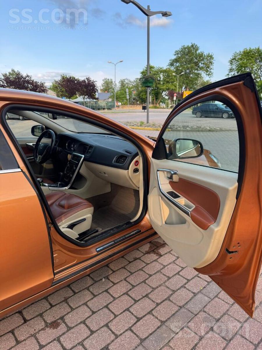 Oranžs Volvo S60 2010 Valmiera, ar dzinēja tilpumu 2.40 L un nobraukumu 292 tūkst. km par 6000 €, foto 8 vietnē AUTOMOTO.COM.LV