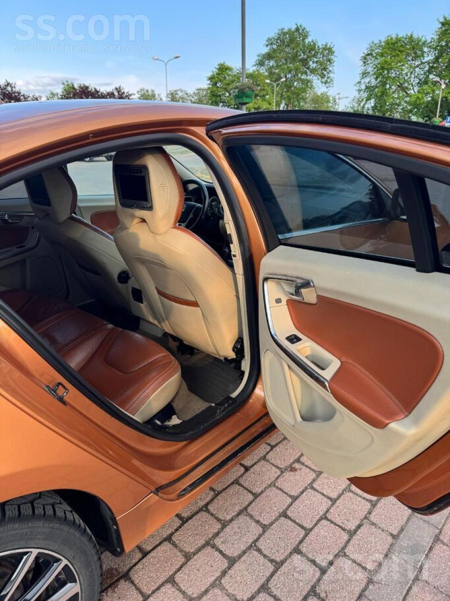Oranžs Volvo S60 2010 Valmiera, ar dzinēja tilpumu 2.40 L un nobraukumu 292 tūkst. km par 6000 €, foto 9 vietnē AUTOMOTO.COM.LV