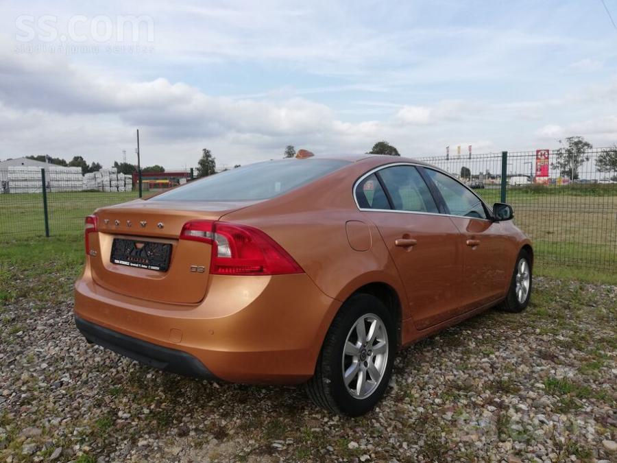 Orange Volvo S60 2010 in Saldus, with an engine capacity of 2.00 L and mileage of 299 thousand km for 6400 €, photo 3 on AUTOMOTO.COM.LV