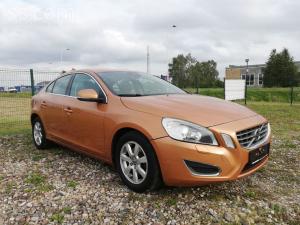Orange Volvo S60 2010 in Saldus, with an engine capacity of 2.00 L and mileage of 299 thousand km for 6400 €, photo 5 on AUTOMOTO.COM.LV