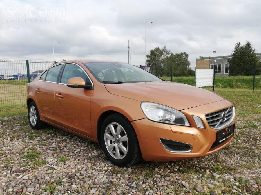 Orange Volvo S60 2010 in Saldus, with an engine capacity of 2.00 L and mileage of 299 thousand km for 6400 €, photo 5 on AUTOMOTO.COM.LV