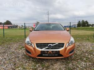Orange Volvo S60 2010 in Saldus, with an engine capacity of 2.00 L and mileage of 299 thousand km for 6400 €, photo 6 on AUTOMOTO.COM.LV