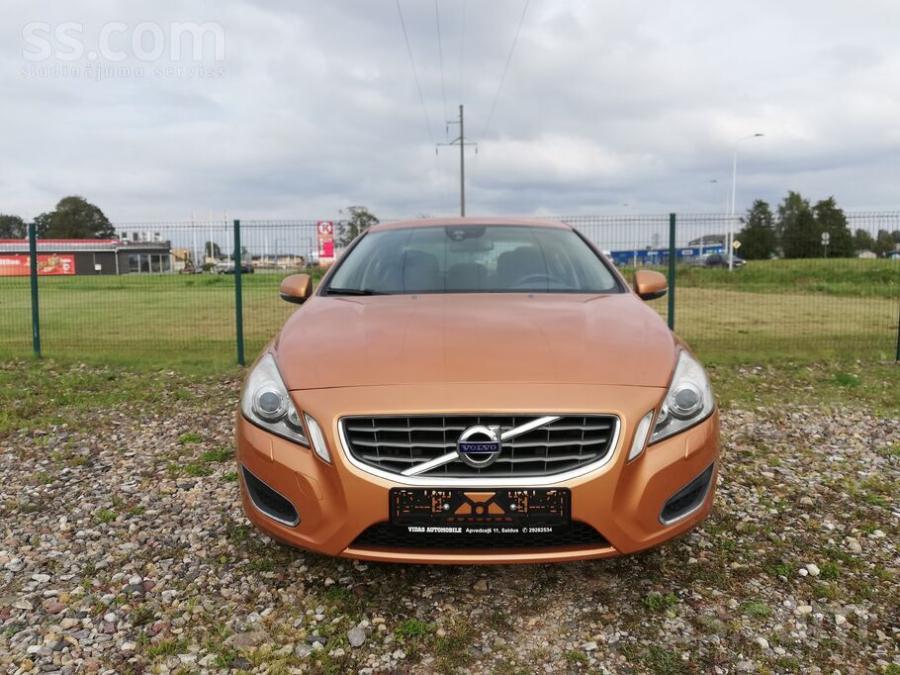 Orange Volvo S60 2010 in Saldus, with an engine capacity of 2.00 L and mileage of 299 thousand km for 6400 €, photo 6 on AUTOMOTO.COM.LV
