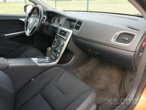 Orange Volvo S60 2010 in Saldus, with an engine capacity of 2.00 L and mileage of 299 thousand km for 6400 €, photo 8 on AUTOMOTO.COM.LV