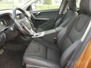Orange Volvo S60 2010 in Saldus, with an engine capacity of 2.00 L and mileage of 299 thousand km for 6400 €, photo 10 on AUTOMOTO.COM.LV