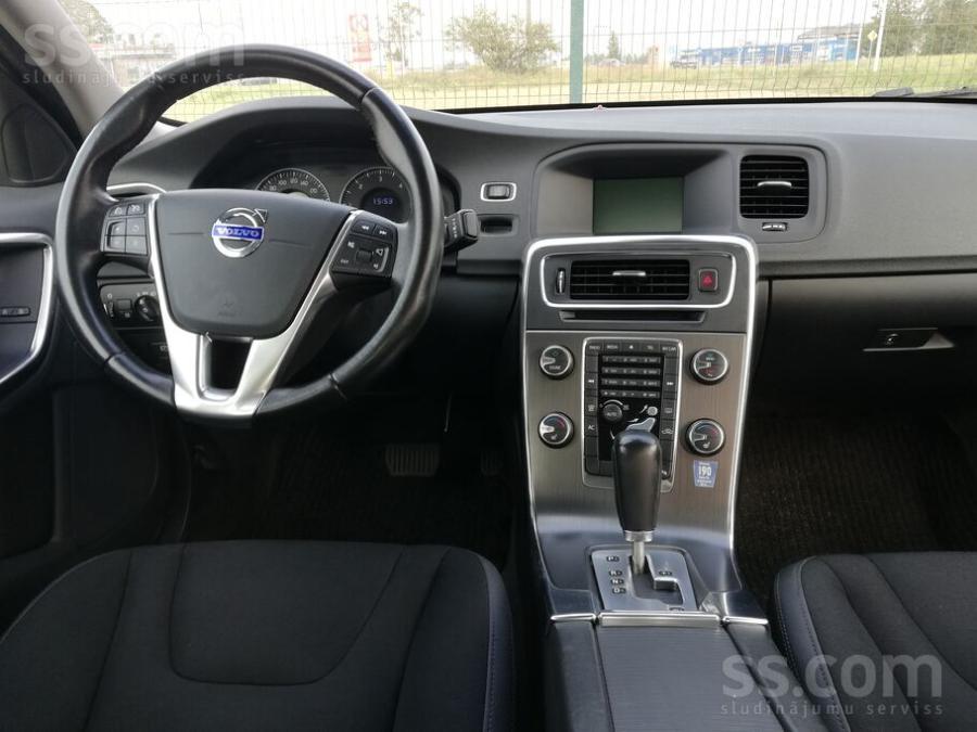 Orange Volvo S60 2010 in Saldus, with an engine capacity of 2.00 L and mileage of 299 thousand km for 6400 €, photo 11 on AUTOMOTO.COM.LV