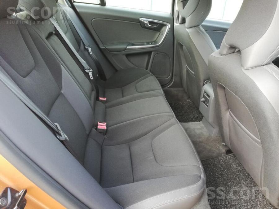 Orange Volvo S60 2010 in Saldus, with an engine capacity of 2.00 L and mileage of 299 thousand km for 6400 €, photo 12 on AUTOMOTO.COM.LV