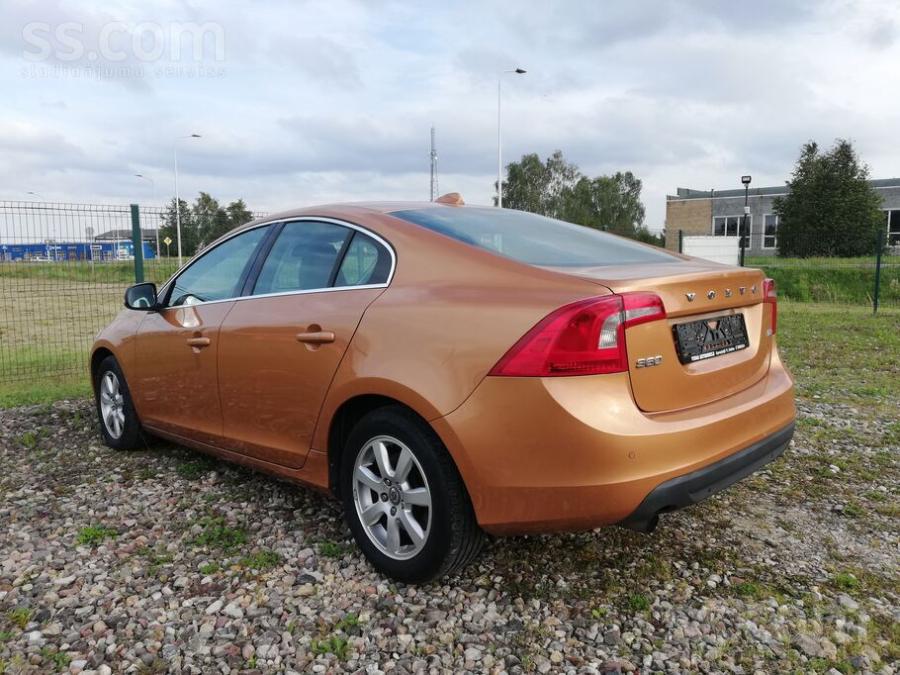 Orange Volvo S60 2010 in Saldus, with an engine capacity of 2.00 L and mileage of 299 thousand km for 6400 €, photo 16 on AUTOMOTO.COM.LV