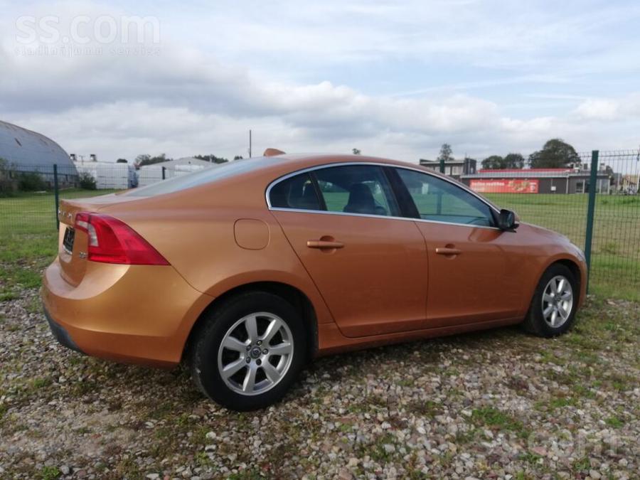 Orange Volvo S60 2010 in Saldus, with an engine capacity of 2.00 L and mileage of 299 thousand km for 6400 €, photo 19 on AUTOMOTO.COM.LV