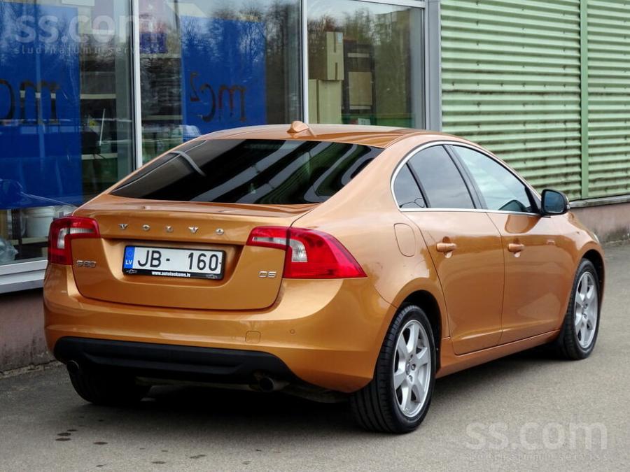 Oranžs Volvo S60 2010 Rīga, ar dzinēja tilpumu 2.40 L un nobraukumu 233 tūkst. km par 5900 €, foto 3 vietnē AUTOMOTO.COM.LV