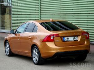 Oranžs Volvo S60 2010 Rīga, ar dzinēja tilpumu 2.40 L un nobraukumu 233 tūkst. km par 5900 €, foto 5 vietnē AUTOMOTO.COM.LV