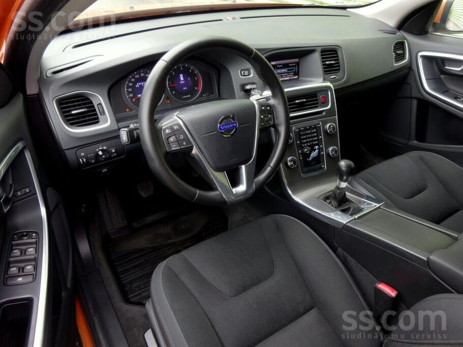 Oranžs Volvo S60 2010 Rīga, ar dzinēja tilpumu 2.40 L un nobraukumu 233 tūkst. km par 5900 €, foto 7 vietnē AUTOMOTO.COM.LV