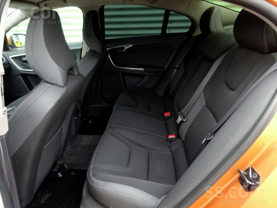 Oranžs Volvo S60 2010 Rīga, ar dzinēja tilpumu 2.40 L un nobraukumu 233 tūkst. km par 5900 €, foto 8 vietnē AUTOMOTO.COM.LV