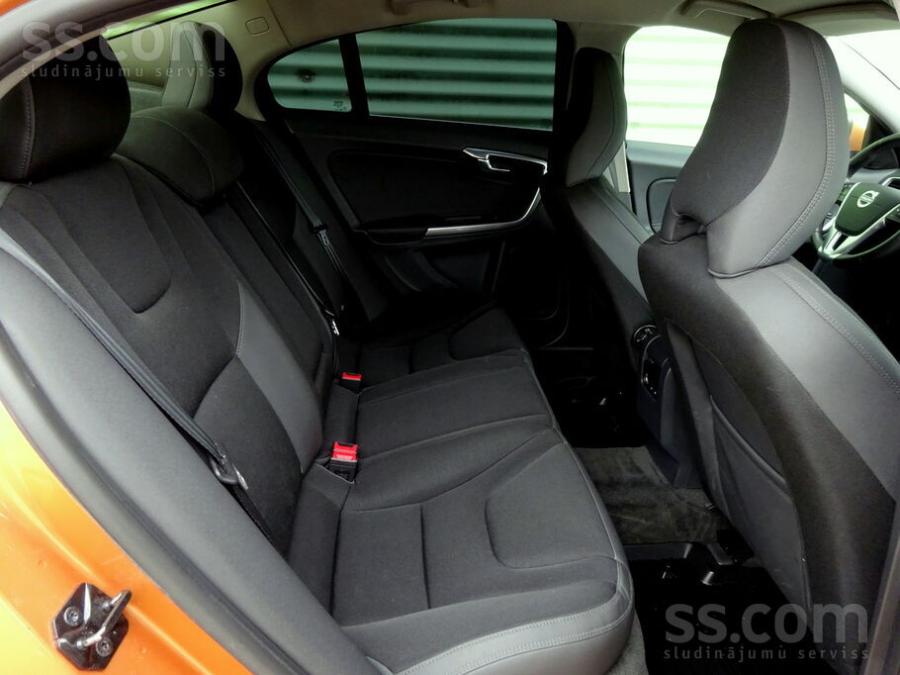 Oranžs Volvo S60 2010 Rīga, ar dzinēja tilpumu 2.40 L un nobraukumu 233 tūkst. km par 5900 €, foto 10 vietnē AUTOMOTO.COM.LV