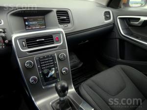 Oranžs Volvo S60 2010 Rīga, ar dzinēja tilpumu 2.40 L un nobraukumu 233 tūkst. km par 5900 €, foto 11 vietnē AUTOMOTO.COM.LV