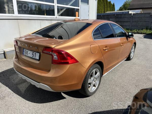 Orange Volvo S60 2010 in Riga, with an engine capacity of 2.00 L and mileage of 308 thousand km for 5200 €, photo 3 on AUTOMOTO.COM.LV