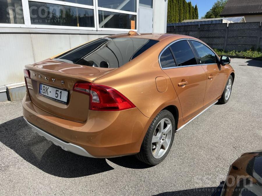 Oranžs Volvo S60 2010 Rīga, ar dzinēja tilpumu 2.00 L un nobraukumu 308 tūkst. km par 5200 €, foto 4 vietnē AUTOMOTO.COM.LV