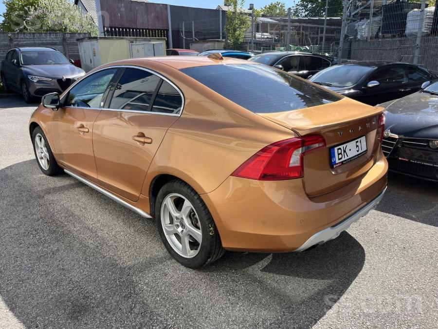 Oranžs Volvo S60 2010 Rīga, ar dzinēja tilpumu 2.00 L un nobraukumu 308 tūkst. km par 5200 €, foto 5 vietnē AUTOMOTO.COM.LV