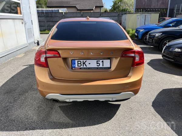 Orange Volvo S60 2010 in Riga, with an engine capacity of 2.00 L and mileage of 308 thousand km for 5200 €, photo 5 on AUTOMOTO.COM.LV