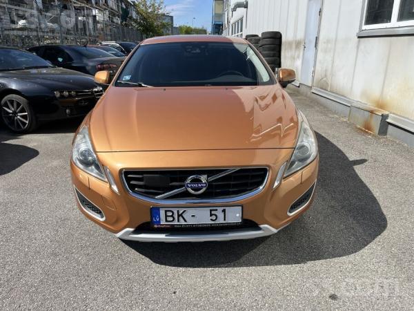 Orange Volvo S60 2010 in Riga, with an engine capacity of 2.00 L and mileage of 308 thousand km for 5200 €, photo 7 on AUTOMOTO.COM.LV