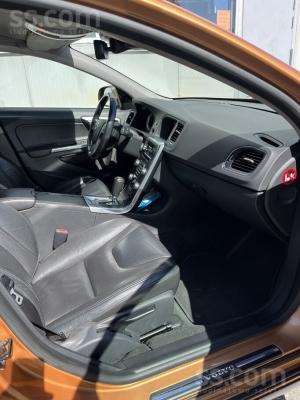 Oranžs Volvo S60 2010 Rīga, ar dzinēja tilpumu 2.00 L un nobraukumu 308 tūkst. km par 5200 €, foto 10 vietnē AUTOMOTO.COM.LV
