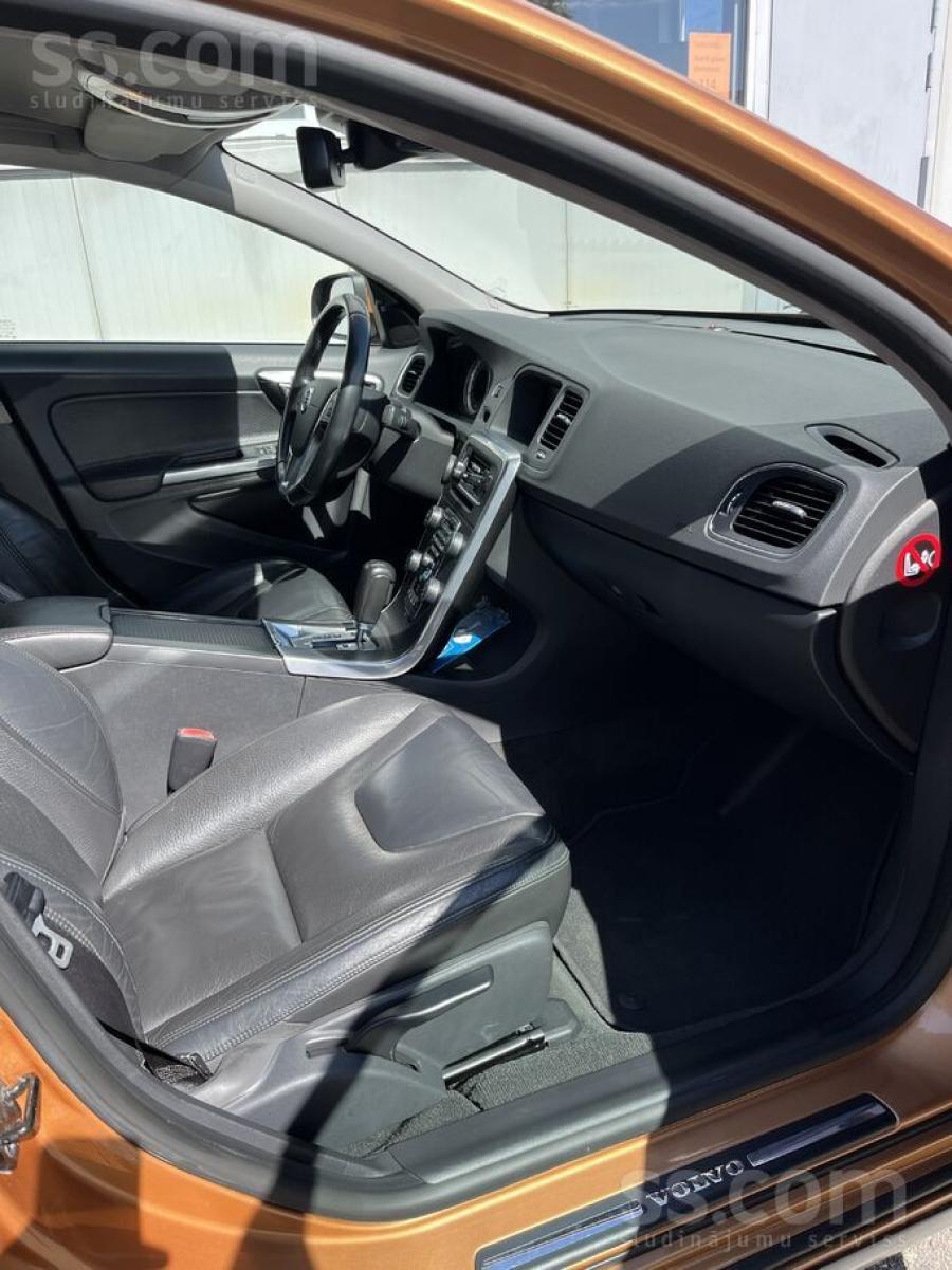 Oranžs Volvo S60 2010 Rīga, ar dzinēja tilpumu 2.00 L un nobraukumu 308 tūkst. km par 5200 €, foto 10 vietnē AUTOMOTO.COM.LV