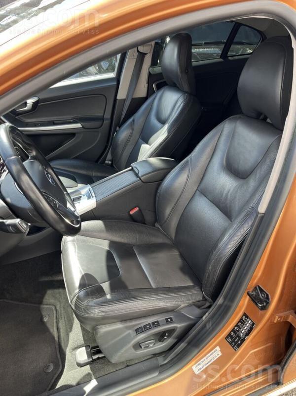 Orange Volvo S60 2010 in Riga, with an engine capacity of 2.00 L and mileage of 308 thousand km for 5200 €, photo 10 on AUTOMOTO.COM.LV