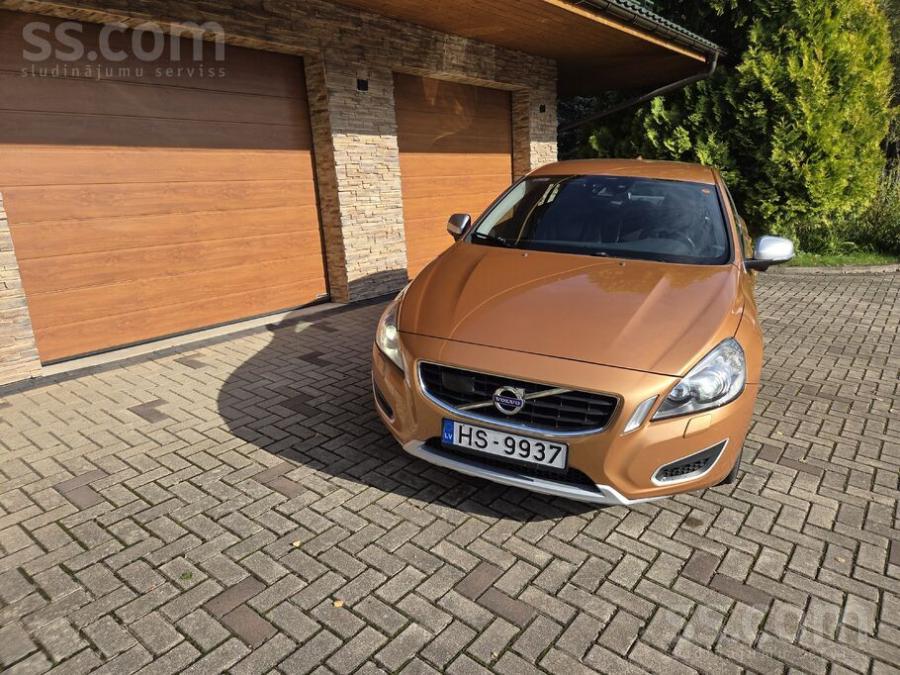 Oranžs Volvo S60 2010 Ogre, ar dzinēja tilpumu 2.00 L un nobraukumu 192 tūkst. km par 5500 €, foto 3 vietnē AUTOMOTO.COM.LV