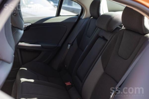 Orange Volvo S60 2011 in Riga, with an engine capacity of 2.00 L and mileage of 275 thousand km for 5490 €, photo 10 on AUTOMOTO.COM.LV