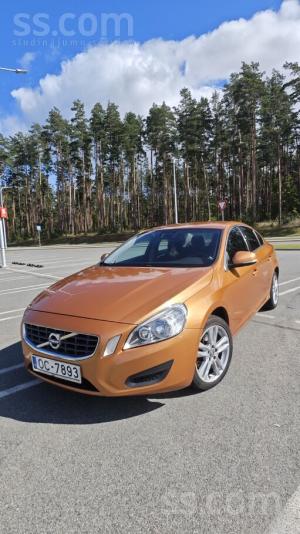 Oranžs Volvo S60 2011 Rīga, ar dzinēja tilpumu 2.00 L un nobraukumu 263 tūkst. km par 5200 €, foto  vietnē AUTOMOTO.COM.LV