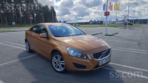 Oranžs Volvo S60 2011 Rīga, ar dzinēja tilpumu 2.00 L un nobraukumu 263 tūkst. km par 5200 €, foto 3 vietnē AUTOMOTO.COM.LV