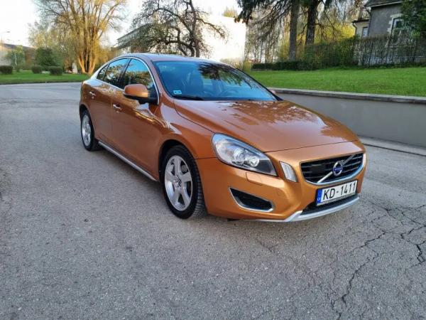 Orange Volvo S60 2011 in Jekabpils, with an engine capacity of 2.00 L and mileage of 263 thousand km for 6900 €, photo 2 on AUTOMOTO.COM.LV