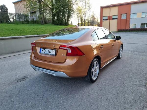Orange Volvo S60 2011 in Jekabpils, with an engine capacity of 2.00 L and mileage of 263 thousand km for 6900 €, photo 5 on AUTOMOTO.COM.LV