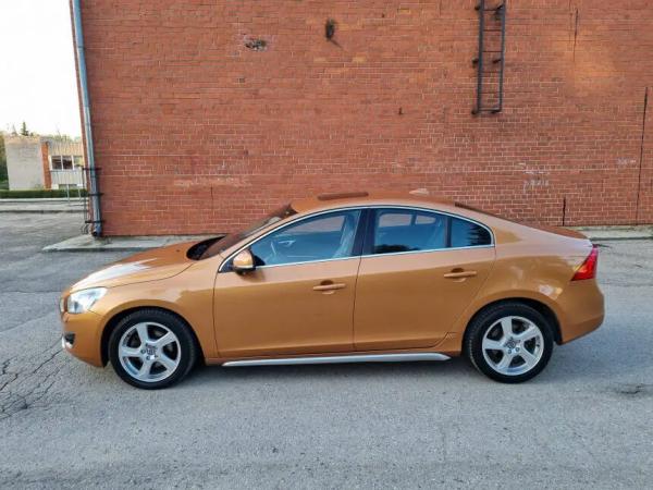 Orange Volvo S60 2011 in Jekabpils, with an engine capacity of 2.00 L and mileage of 263 thousand km for 6900 €, photo 8 on AUTOMOTO.COM.LV