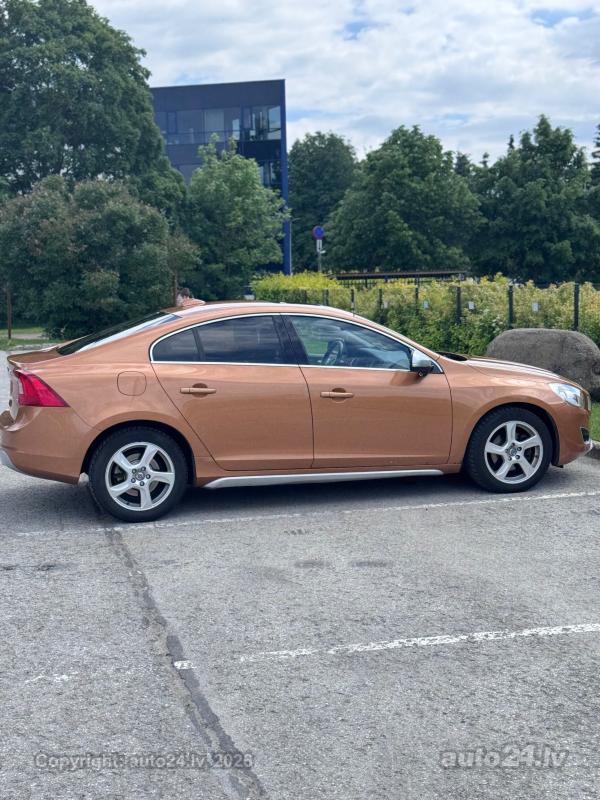 Oranžs Volvo S60 2011 Tallina, ar dzinēja tilpumu 2.00 L un nobraukumu 204 tūkst. km par 6700 €, foto 4 vietnē AUTOMOTO.COM.LV
