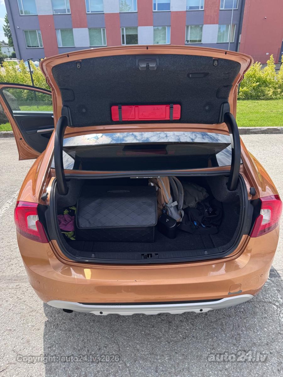 Oranžs Volvo S60 2011 Tallina, ar dzinēja tilpumu 2.00 L un nobraukumu 204 tūkst. km par 6700 €, foto 18 vietnē AUTOMOTO.COM.LV