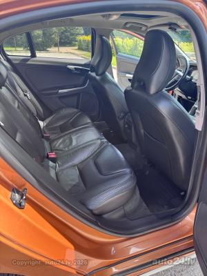Oranžs Volvo S60 2011 Tallina, ar dzinēja tilpumu 2.00 L un nobraukumu 204 tūkst. km par 6700 €, foto 19 vietnē AUTOMOTO.COM.LV