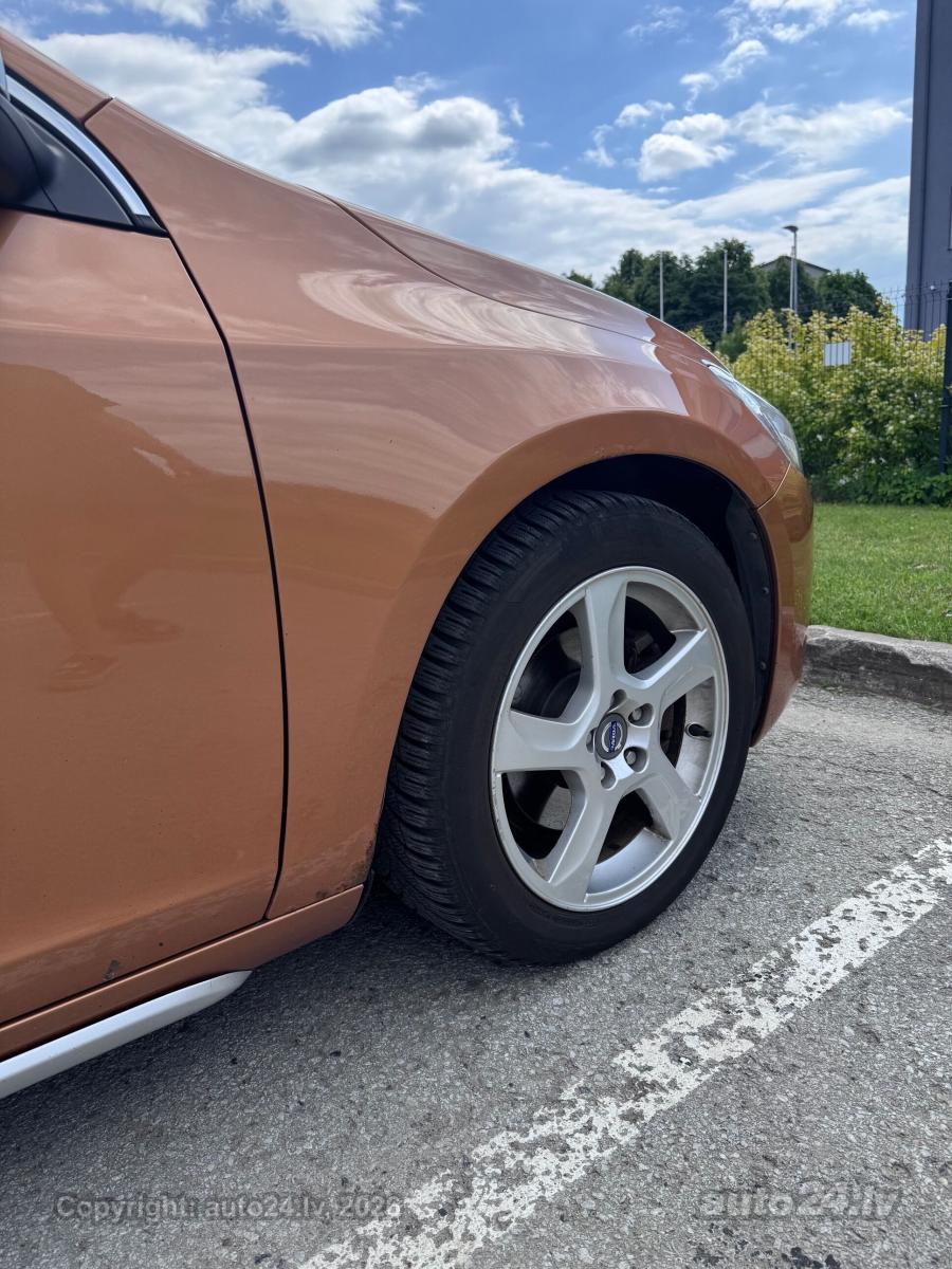Oranžs Volvo S60 2011 Tallina, ar dzinēja tilpumu 2.00 L un nobraukumu 204 tūkst. km par 6700 €, foto 25 vietnē AUTOMOTO.COM.LV