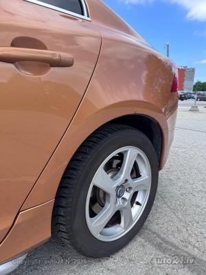 Oranžs Volvo S60 2011 Tallina, ar dzinēja tilpumu 2.00 L un nobraukumu 204 tūkst. km par 6700 €, foto 27 vietnē AUTOMOTO.COM.LV